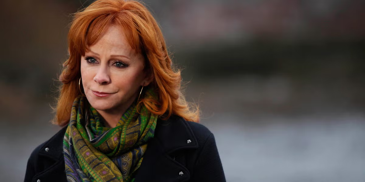 Reba McEntire shocked fans by revealing that she had seen a "teammate ...