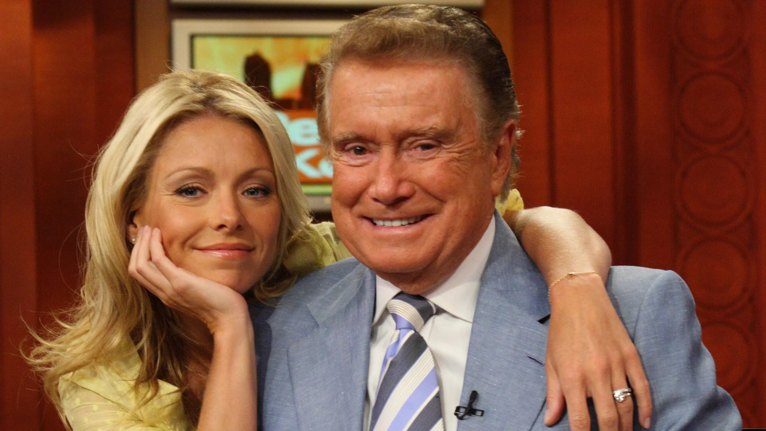 Kelly Ripa Reveals Shocking Truth About Her Relationship With Regis ...