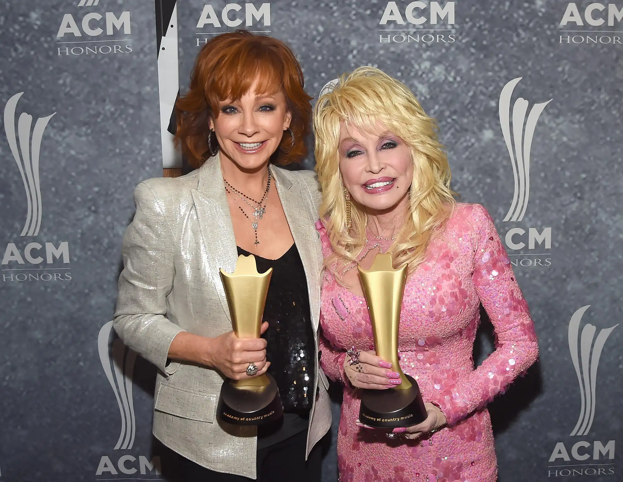 Dolly Parton, Reba McEntire’s best friend, couldn’t contain her ...