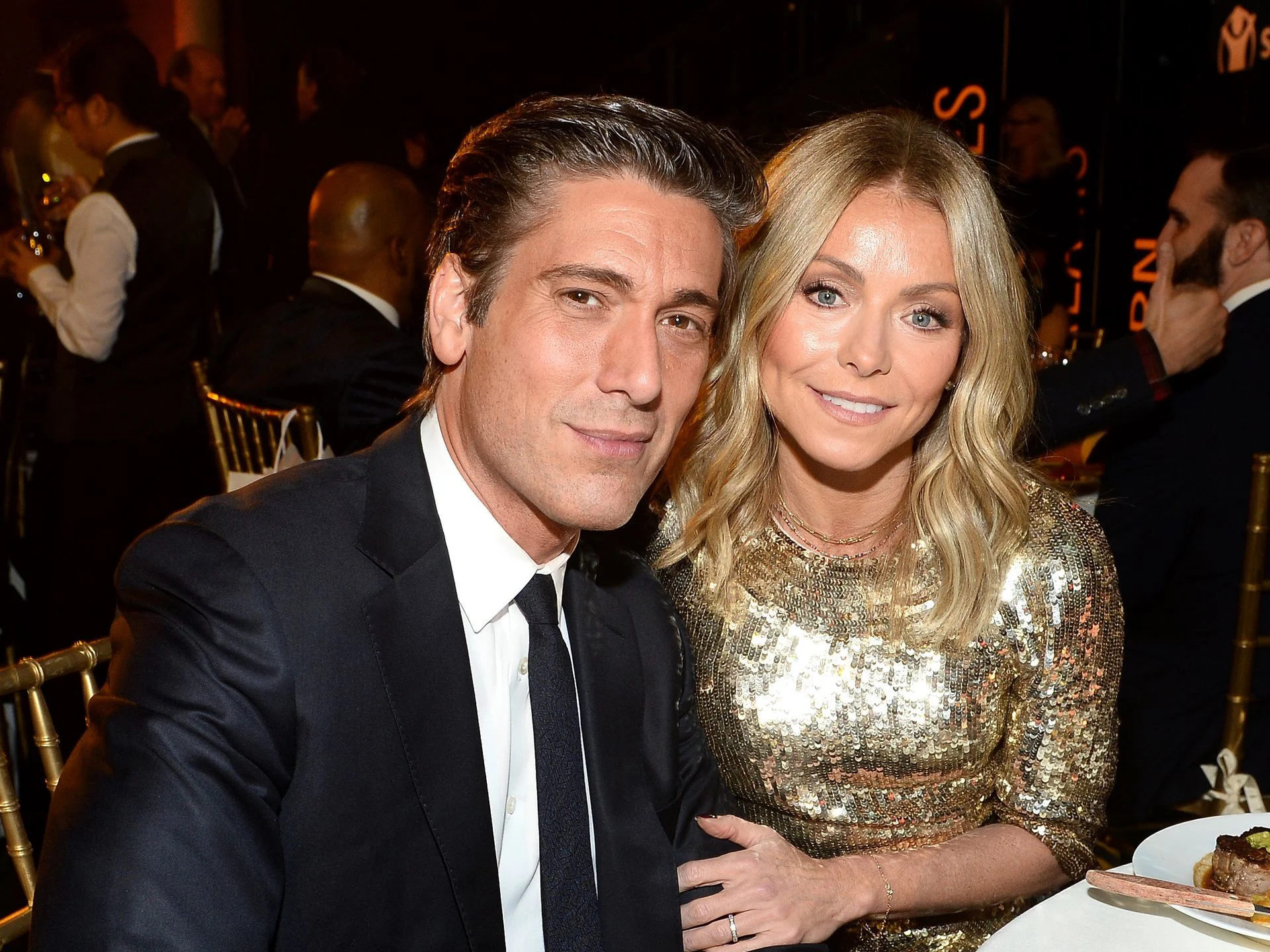 Kelly Ripa's close friend David Muir unexpectedly reveals that he ...