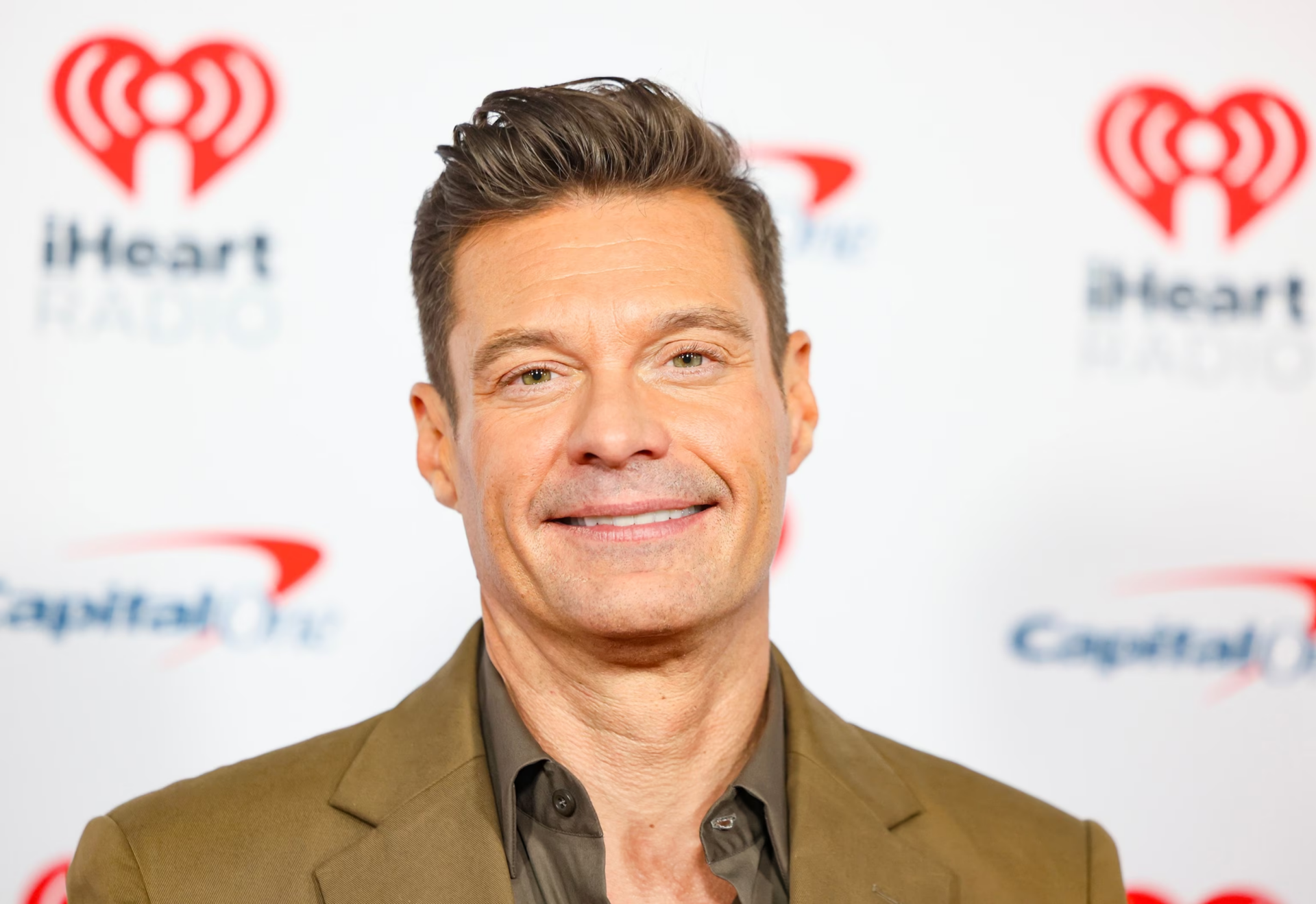 Ryan Seacrest stuns viewers with a dramatic new look on-air, sparking ...