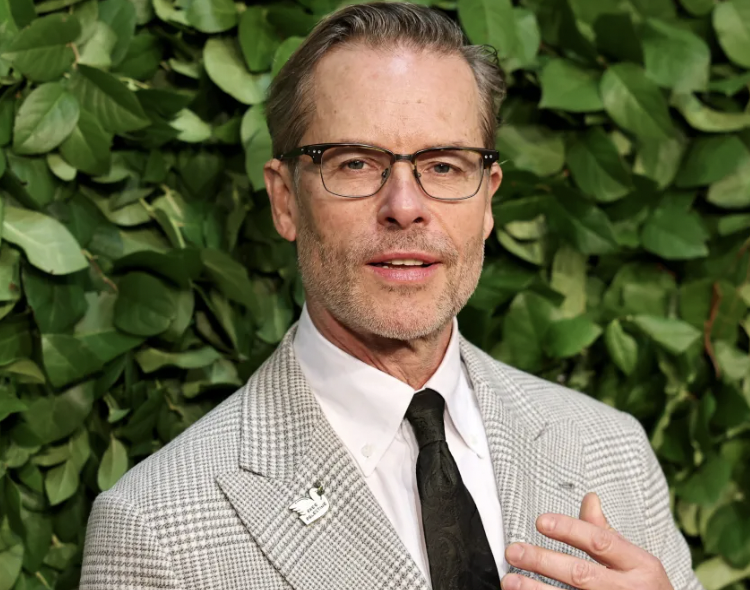 Guy Pearce shocked fans and even made them "turn their backs" on him after saying that he had no ...