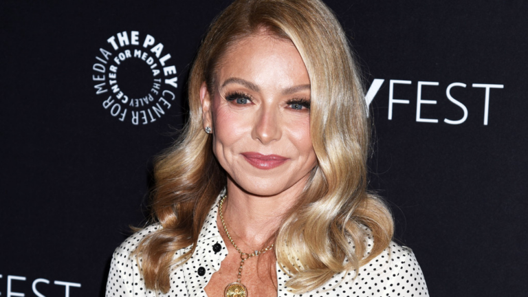 Kelly Ripa shares heartbreaking news about her family losing their ...