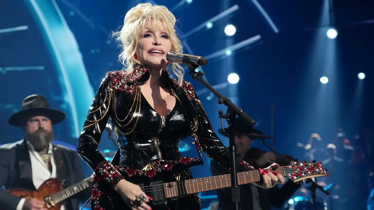 Dolly Parton tears up as she reveals the real reason why she vowed to ...