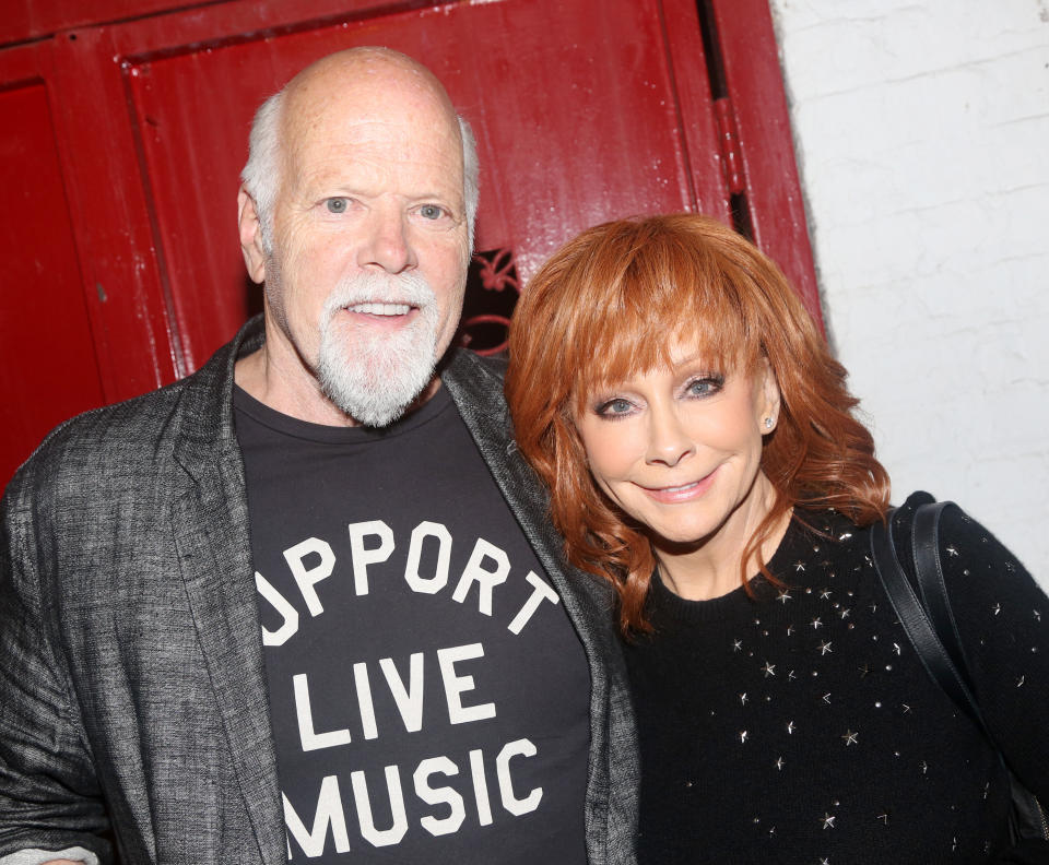 Reba McEntire reveals she's getting married to boyfriend Rex Linn next month!! - zululion.com