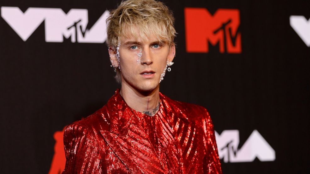 What led rapper Machine Gun Kelly to believe he might have alien DNA ...